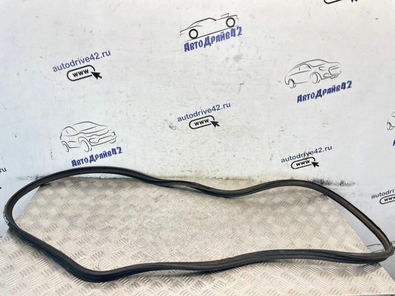 Уплотнитель багажника Toyota Corolla 2008 6446112570 ZZE150L 4ZZFE (с пробегом)