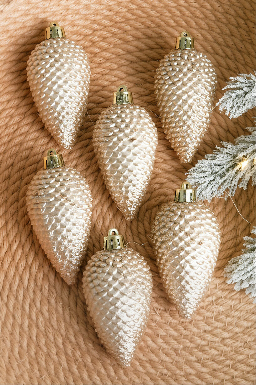Набор шишки еловые, перламутровый, пластик, 8 см, 6 шт, Винтер Деко (Winter Deco) 028602