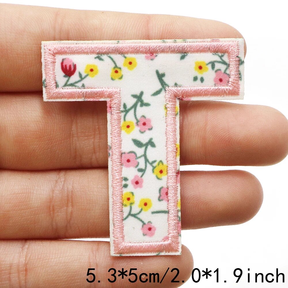 Вышитая буква алфавита T