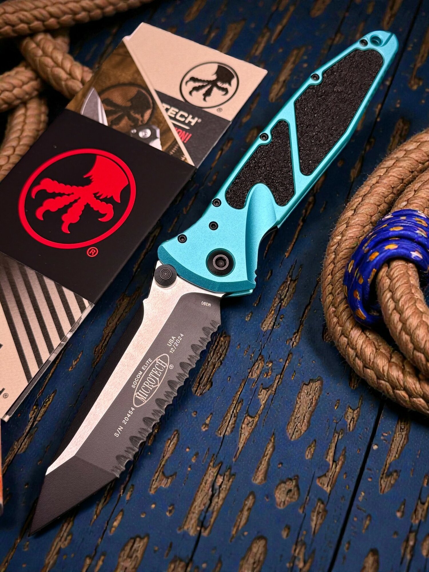 Складной нож MicroTech MCT1613TQ Socom Elite, Black Serrated Blade, Turquoise Handle