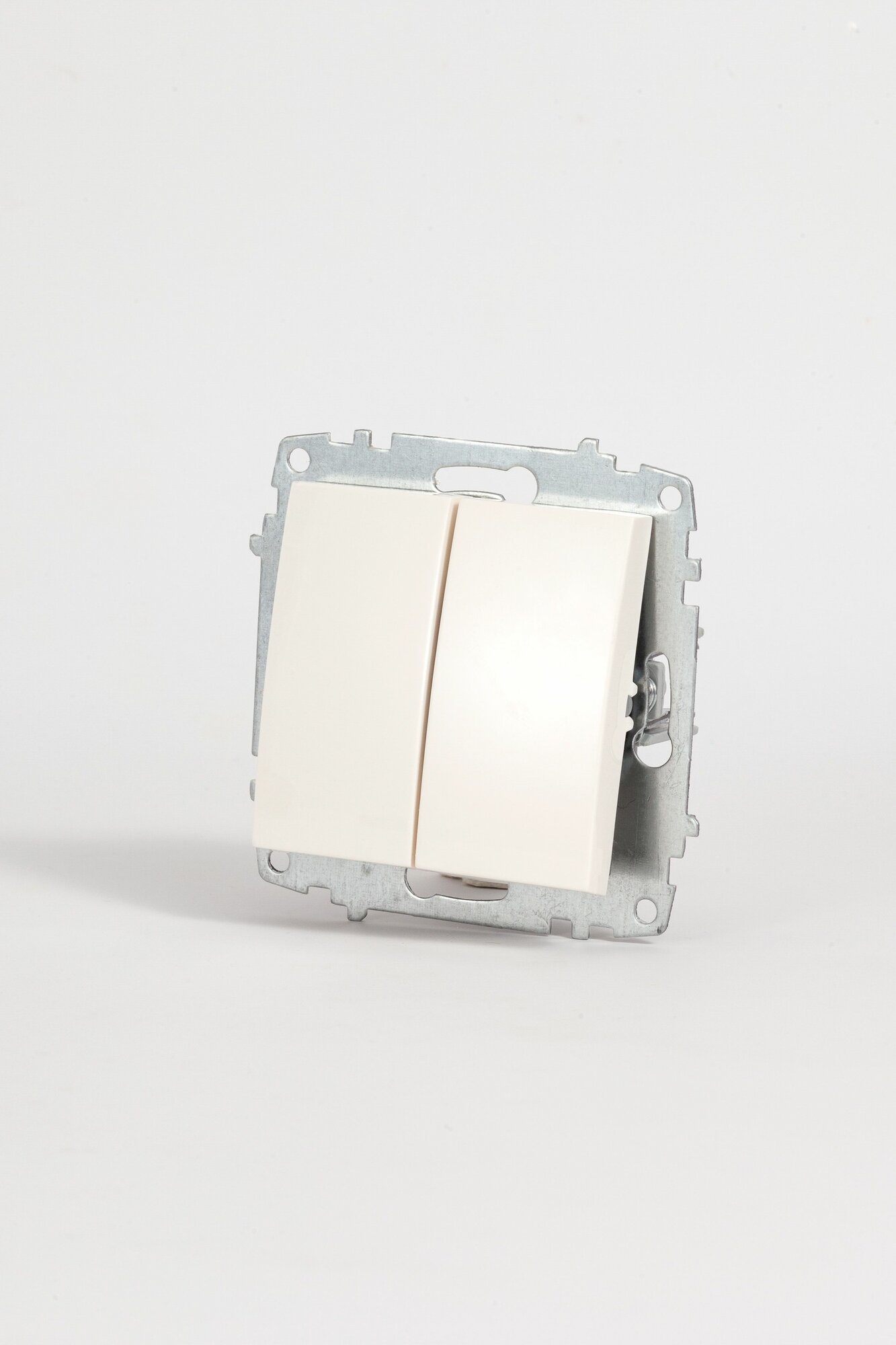 Выключатель двухклавишный Elbi Zena Vega белый M+K 609-010200-202