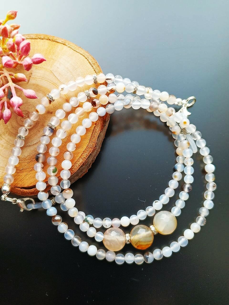 Цепочка для очков из натуральных и стеклянных поделочных бусин