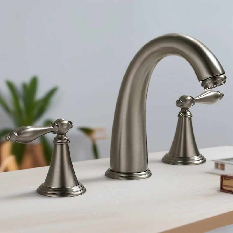 Сантехническая фурнитура: трехотверстный смеситель для раковины, трехкомпонентный комплект смесителя.