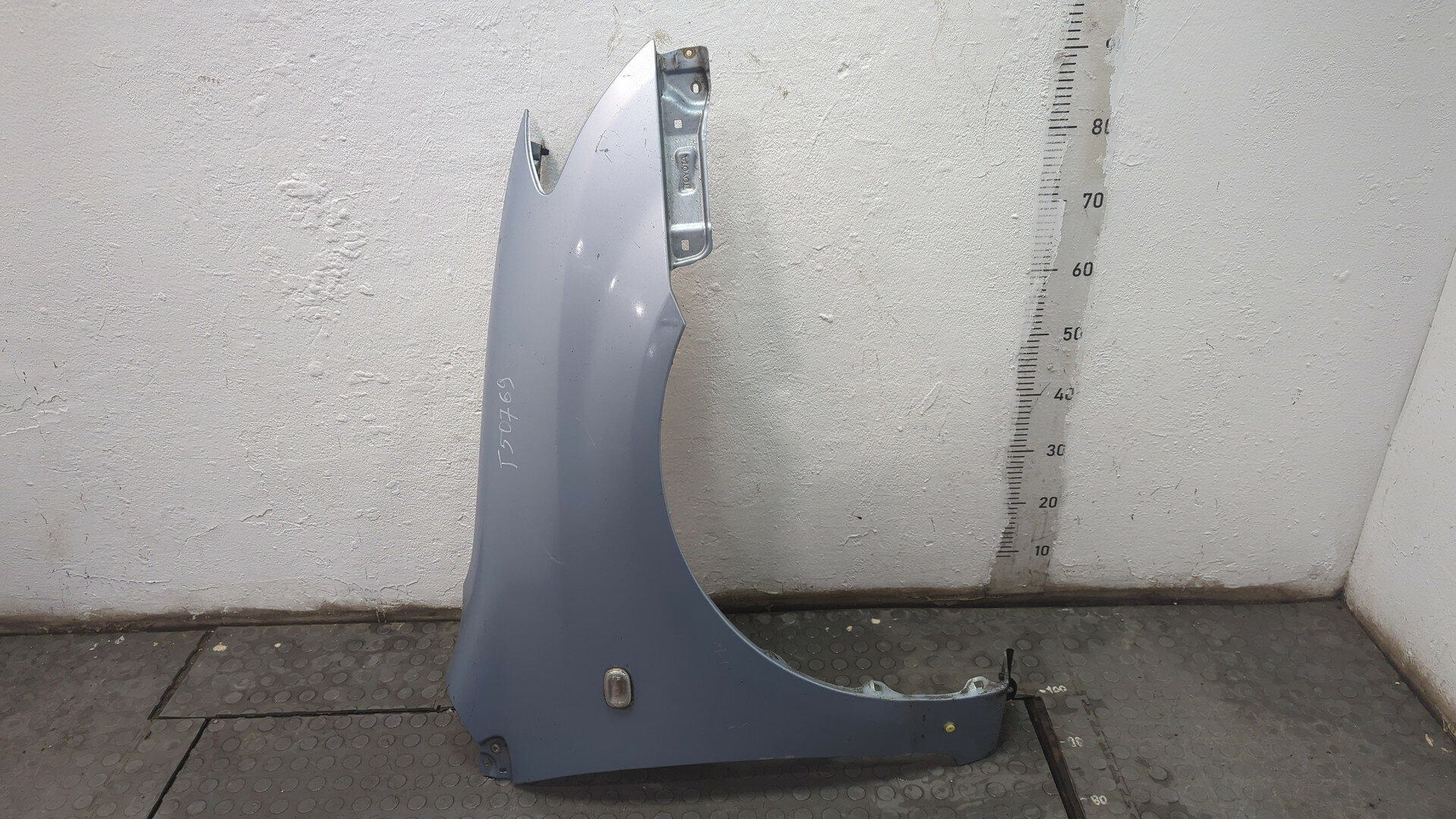 Крыло правое переднее Toyota Corolla E12 Б/У