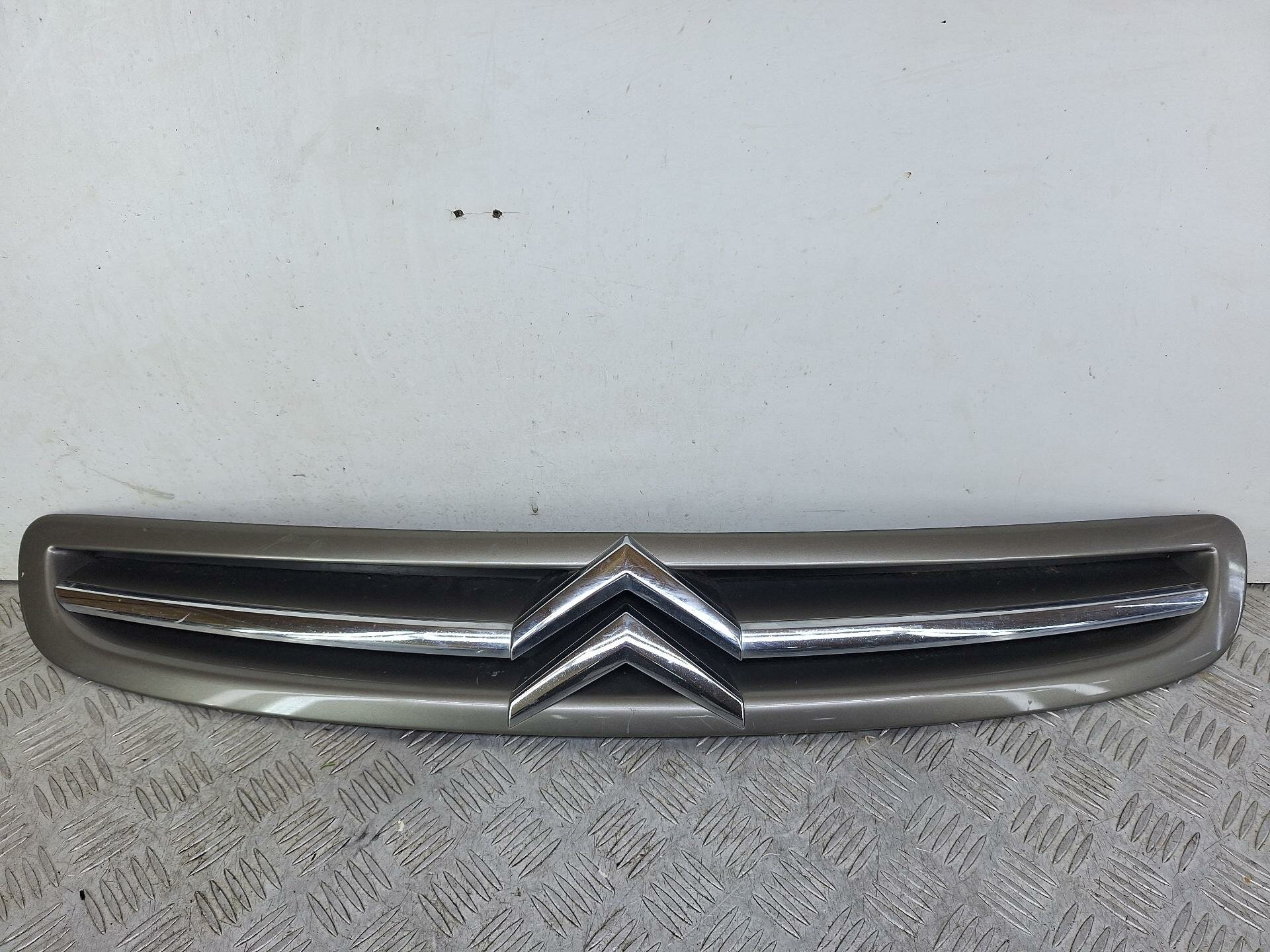 Решетка радиатора Citroen Xsara Picasso рест. 2009 9650059677