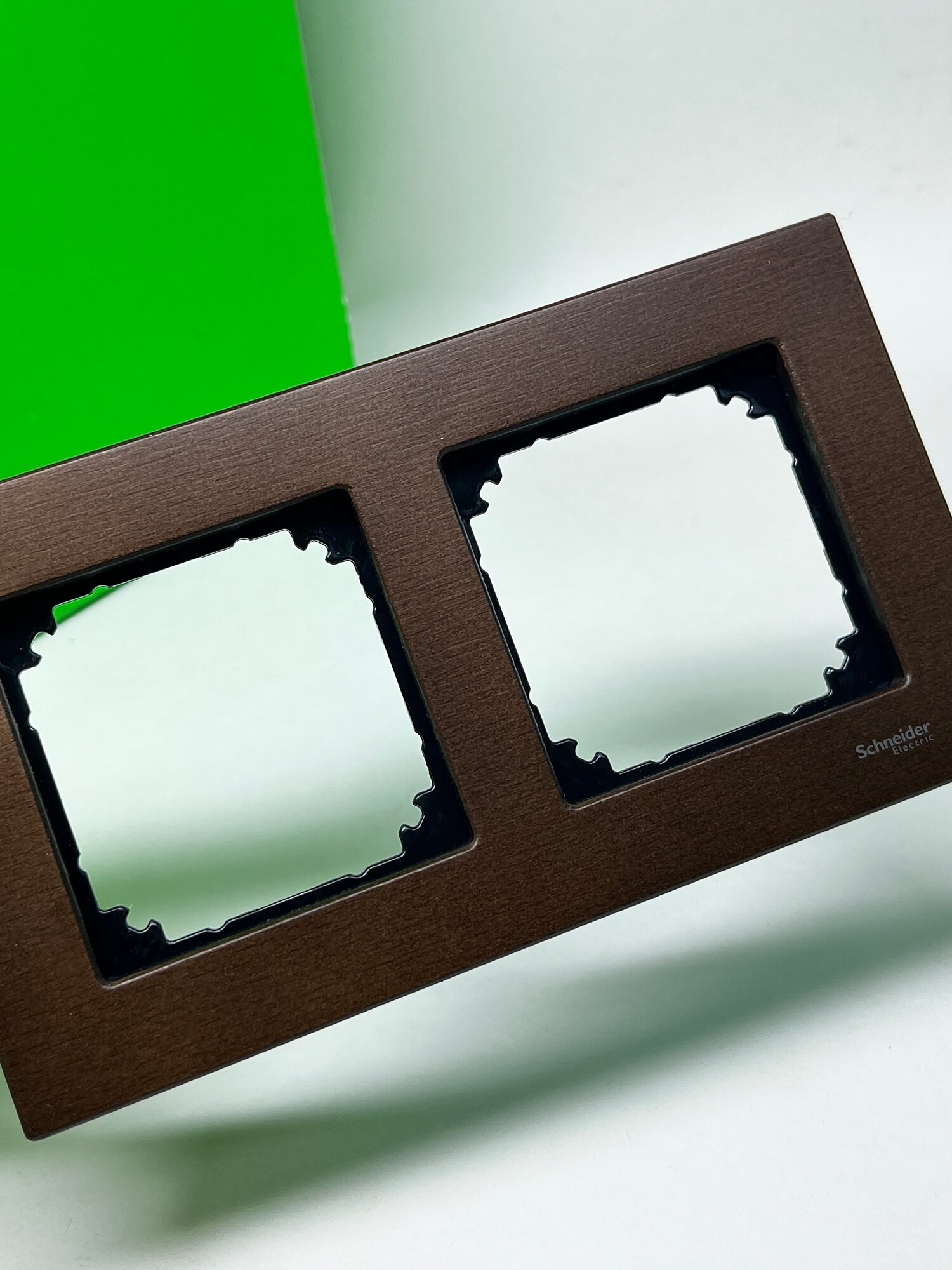 Schneider electric MTN4052-3473 MERTEN M-Elegance рамка деревянная 2 поста, орех, SM