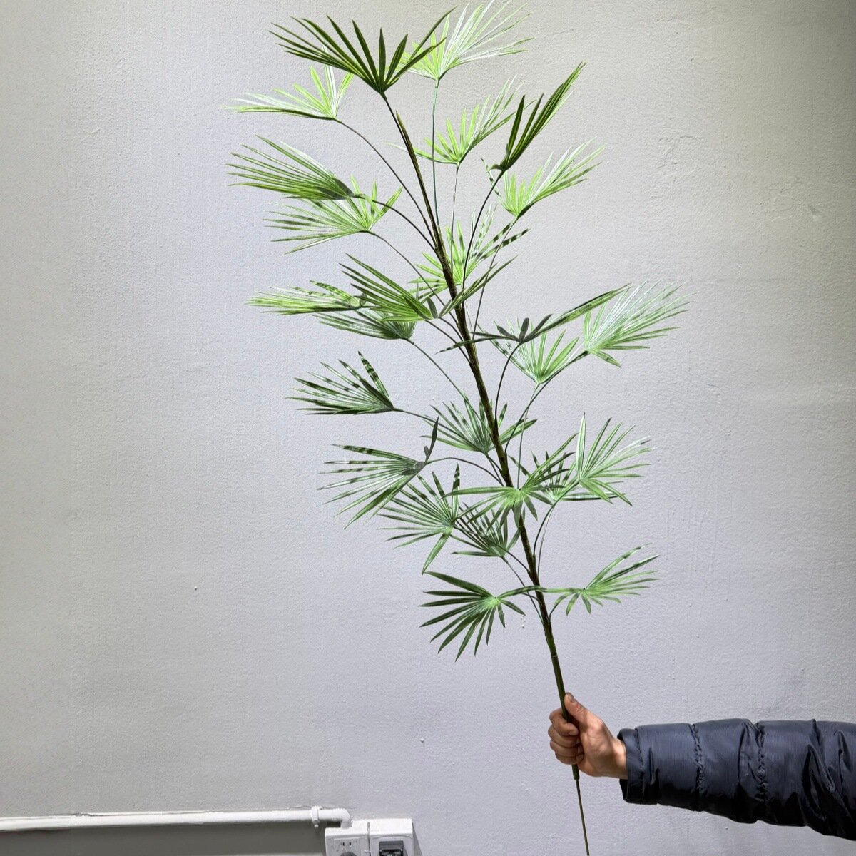Искусственные растения: золотая горная пальма, бамбуковая пальма, веерная пальма, комнатные зеленые растения, декоративные напольные украшения, искусственные деревья.