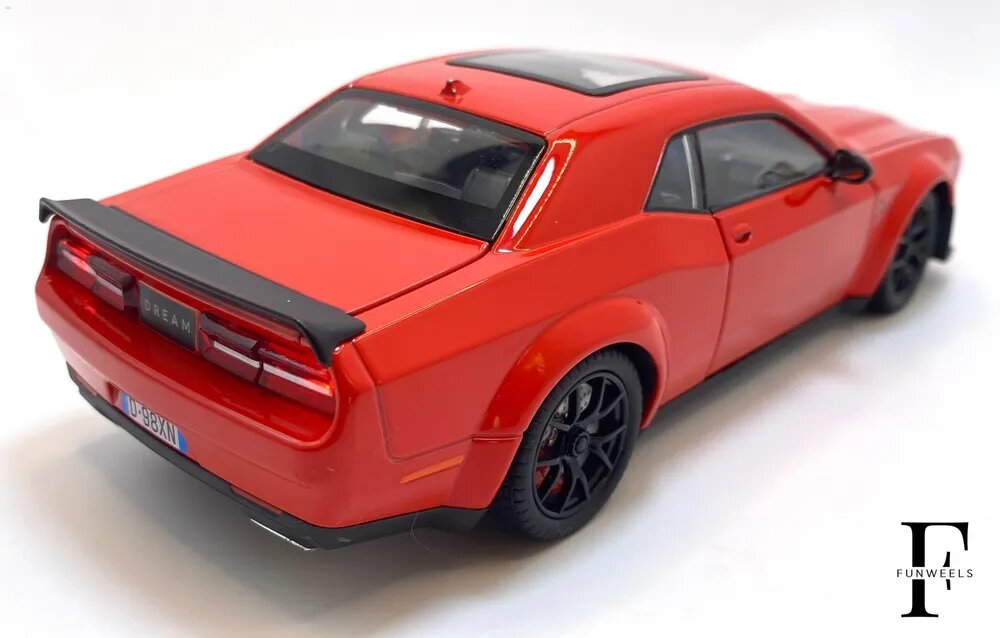 Игрушечная модель Dodge Challenger SRT Demon 1/24 Красный, со звуком и светом, открывающиеся двери и капот