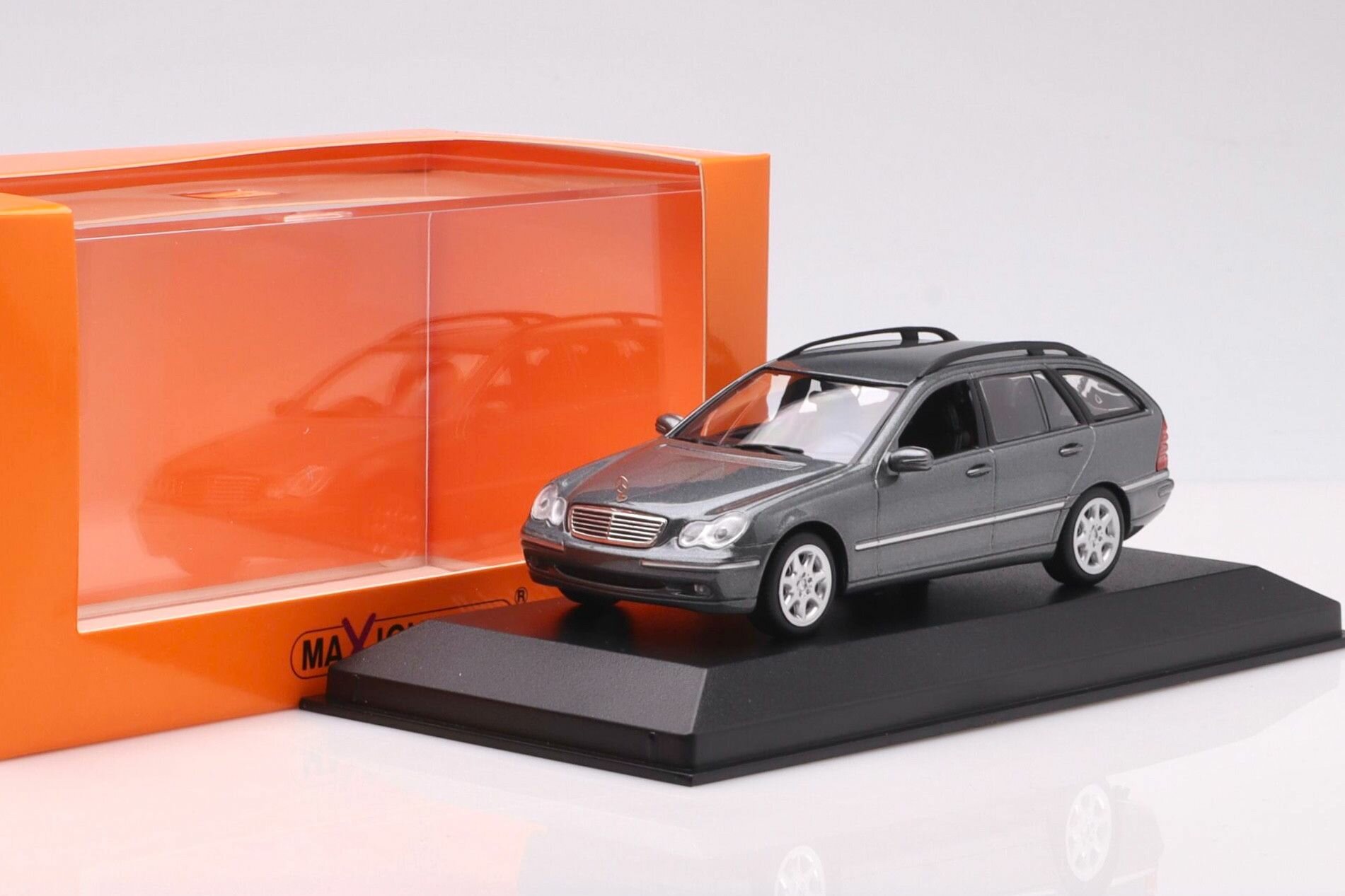 Minichamps Mercedes-Benz C-Class Estate T model (S203) 2001 1:43 модель автомобиля