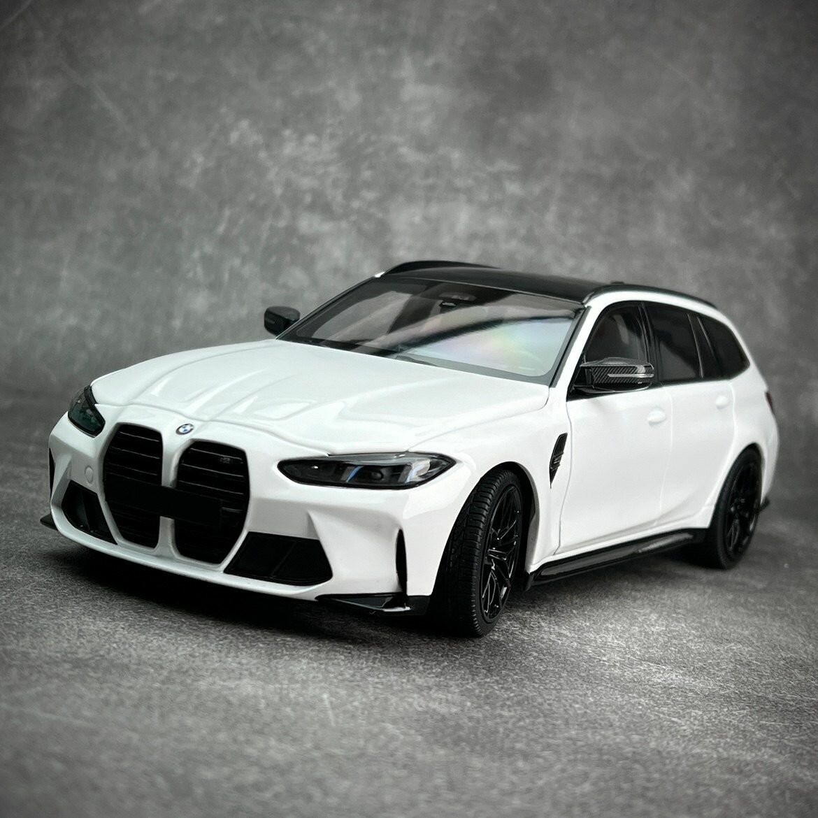 Коллекционная модель BMW M3 Touring 2024 1:18 от Minichamps, металлическая модель универсала М-серии