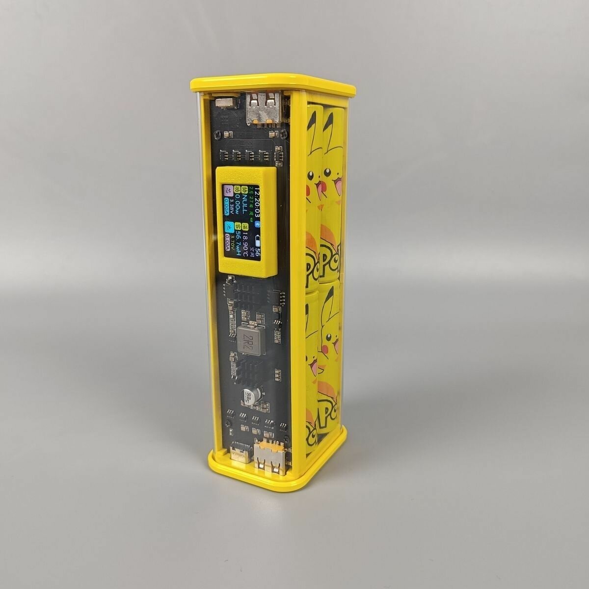 Самодельный пауэрбанк с батареями Yiwei 18650, быстрой зарядкой Pikachu 22.5W, емкостью 28000 мАч.