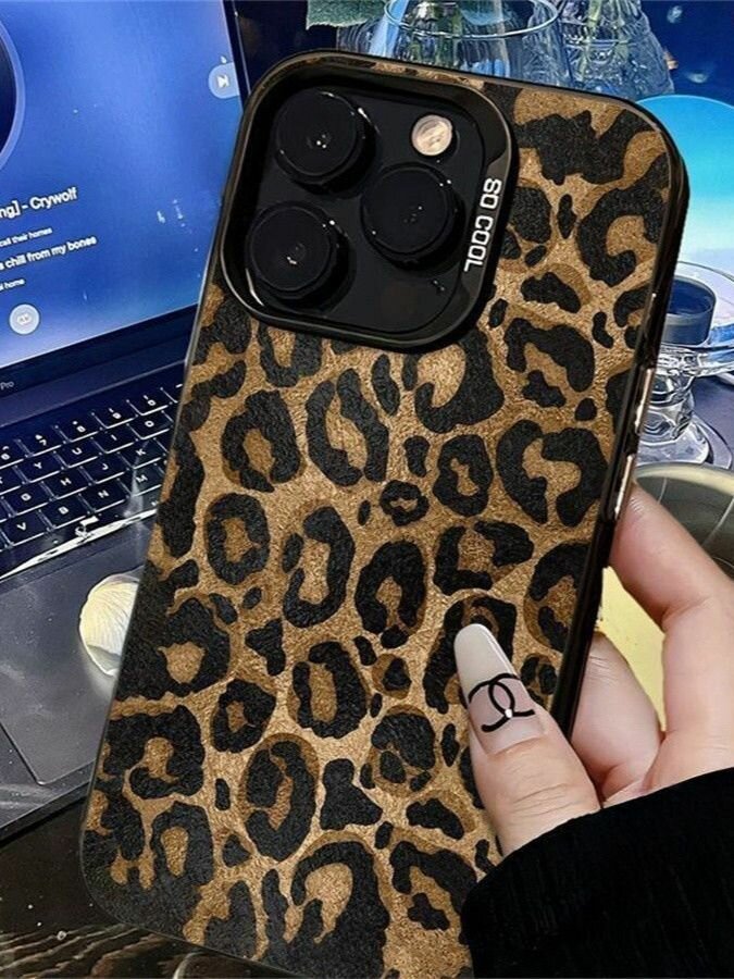 Чехол на Айфон 14 про макс / iPhone 14 Pro Max черный с Леопардиный силиконовый ударопрочный
