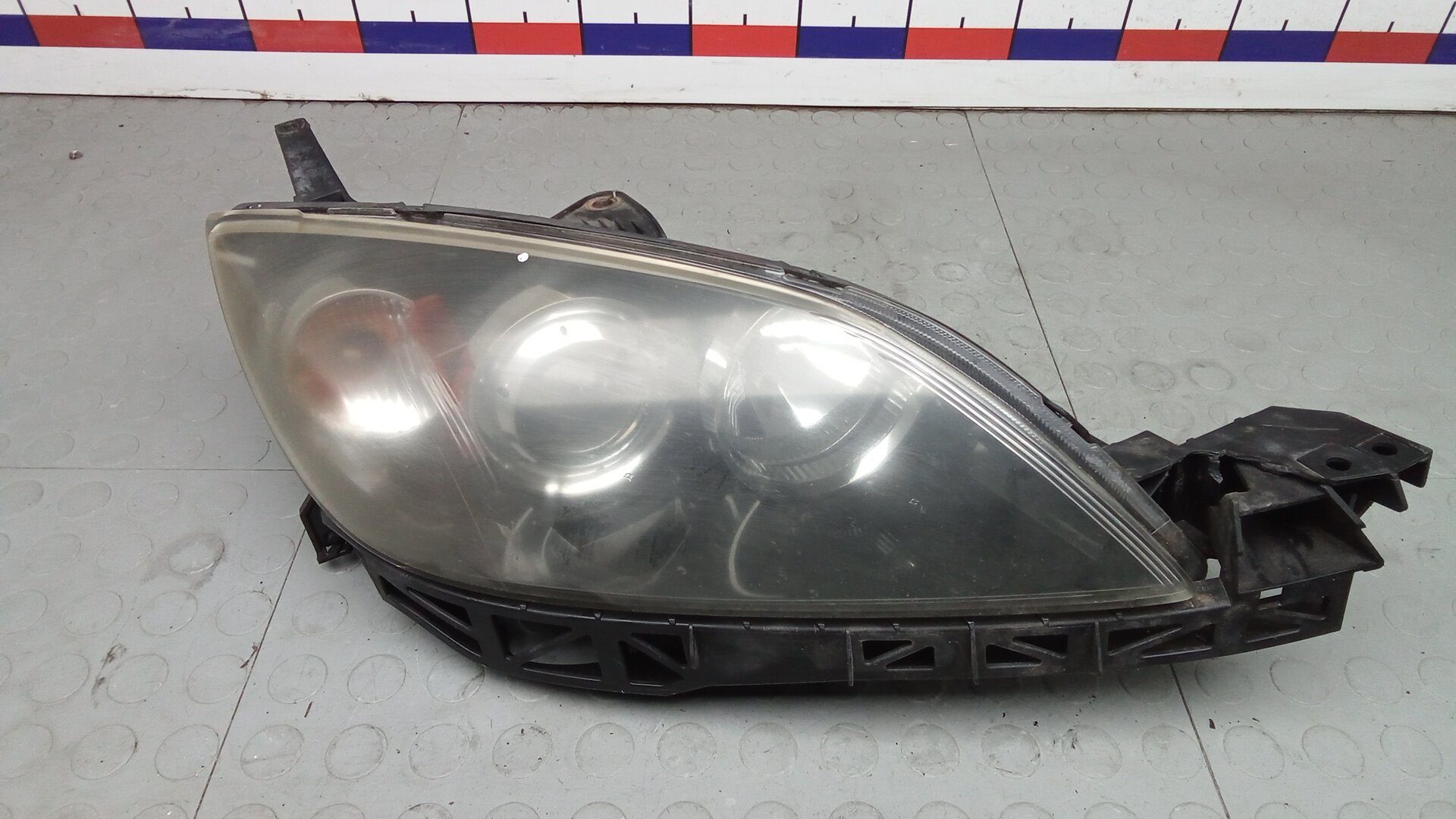 Фара правая MAZDA 3 1