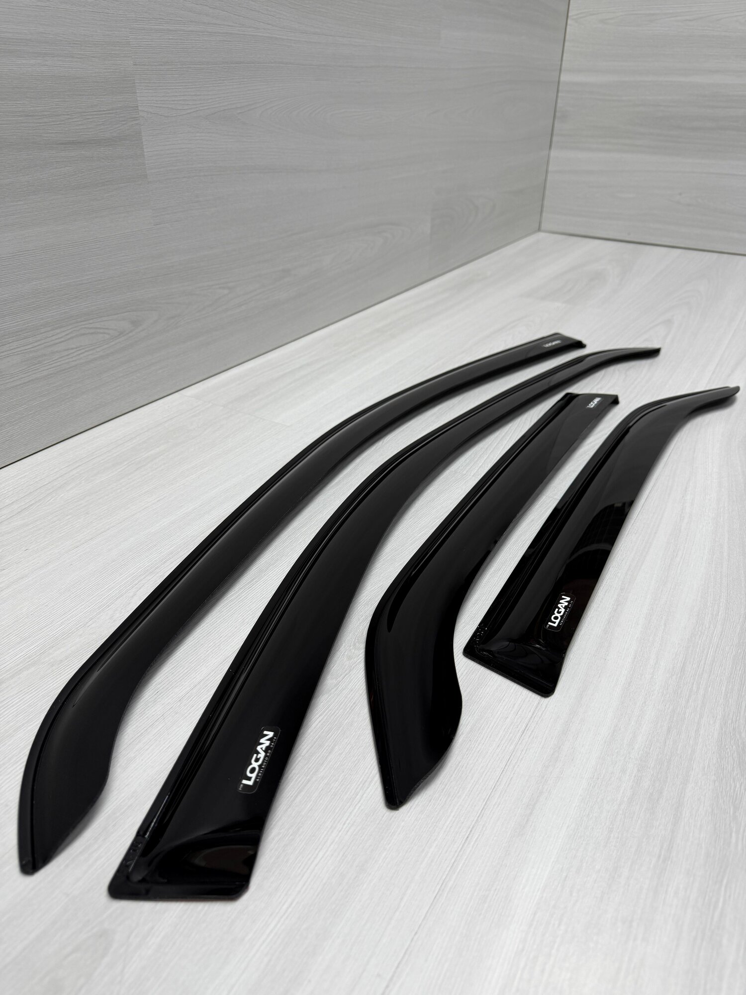 Дефлекторы (ветровики) окон для Renault Logan 1 2004-2014 (Рено Логан 1)