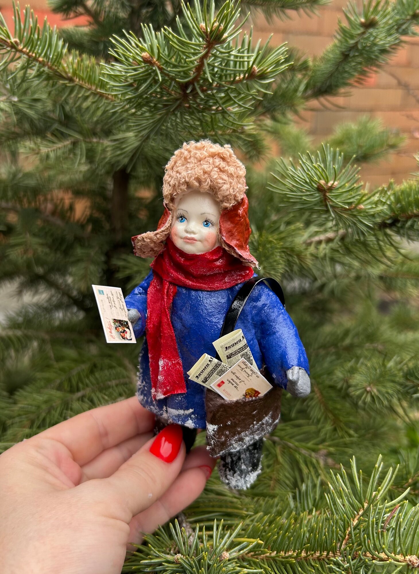 Ватная елочная игрушка - мальчик- почтальон