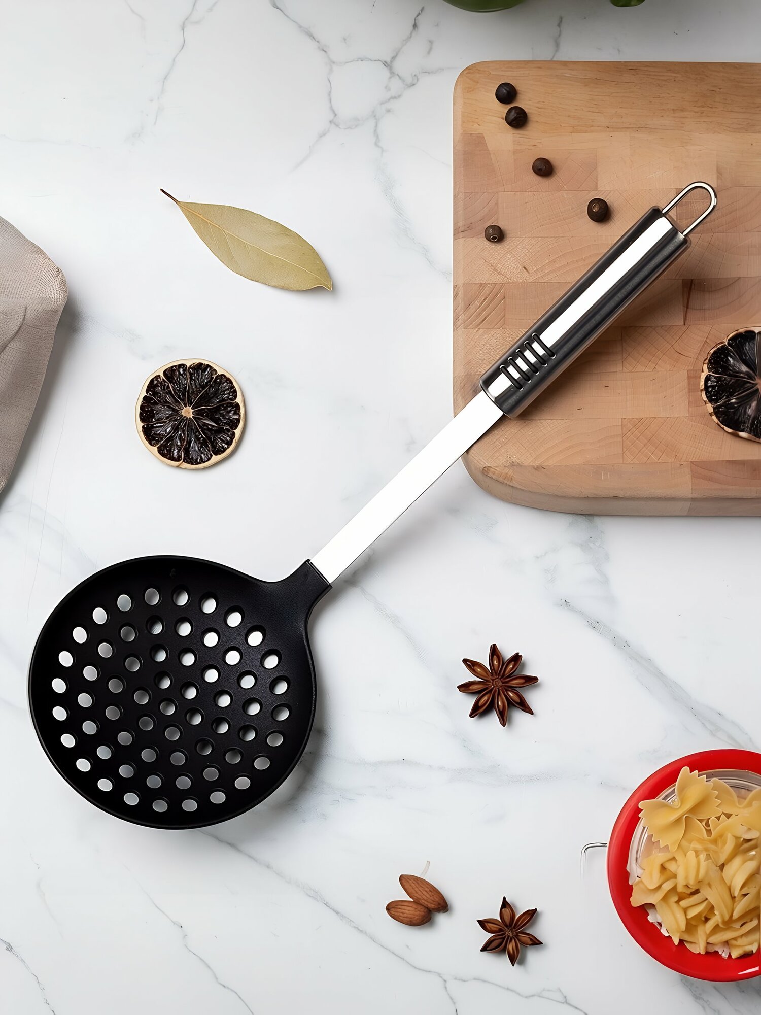 Шумовка нейлоновая Daniks Пасто YW-KT71B-1 подвесная серая, ручка из нержавеющей стали, кухонная