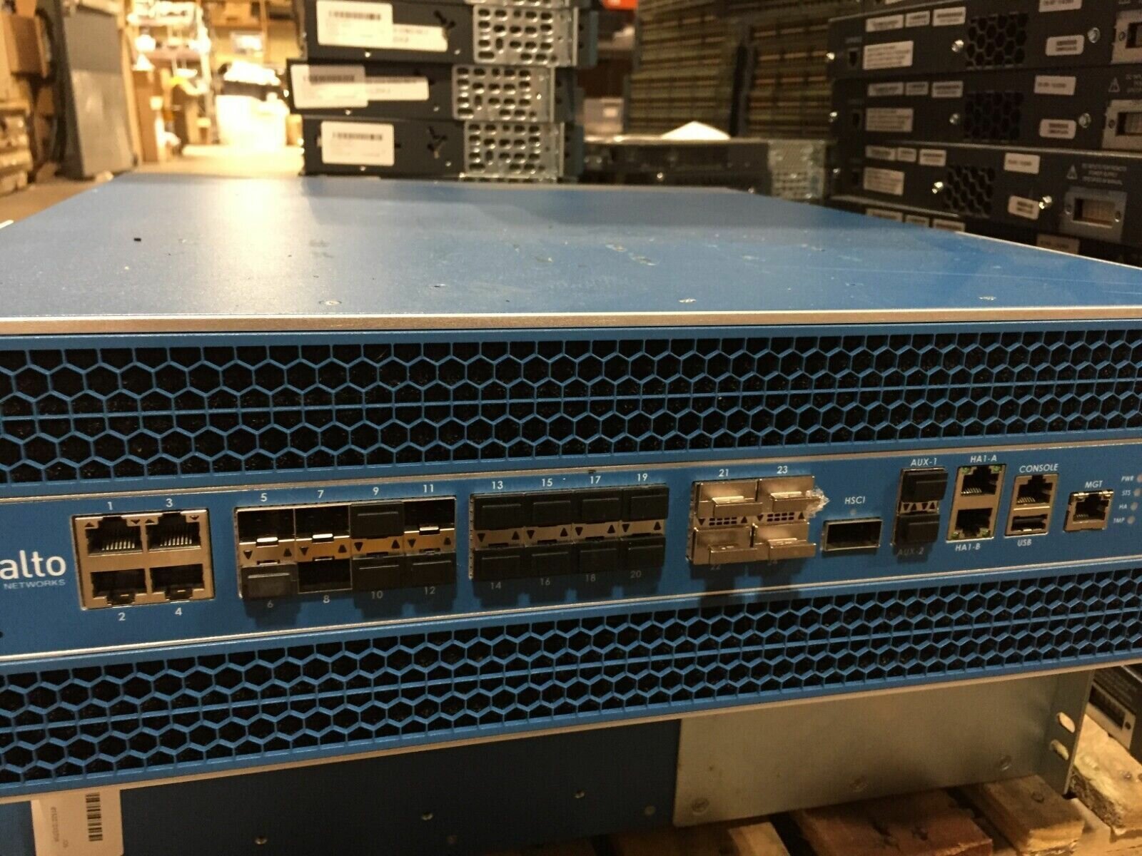 Файрвол Palo Alto PA-5220 Next Gen Firewall Appliance w/( 2x) 2TB HDD, (2x) 240GB SSD