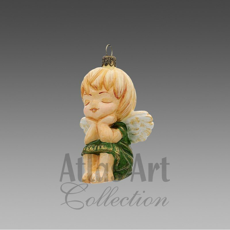 Елочная игрушка Вот сидит, от счастья тая
