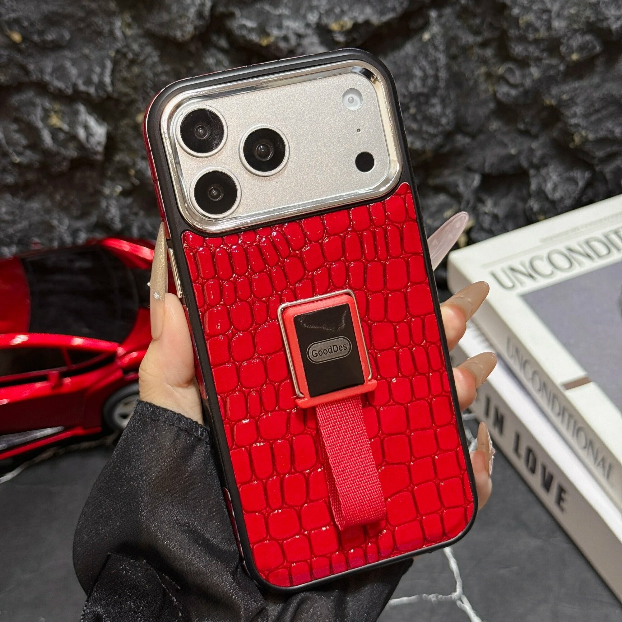 Красный чехол для iPhone 16 Pro Max с ручкой