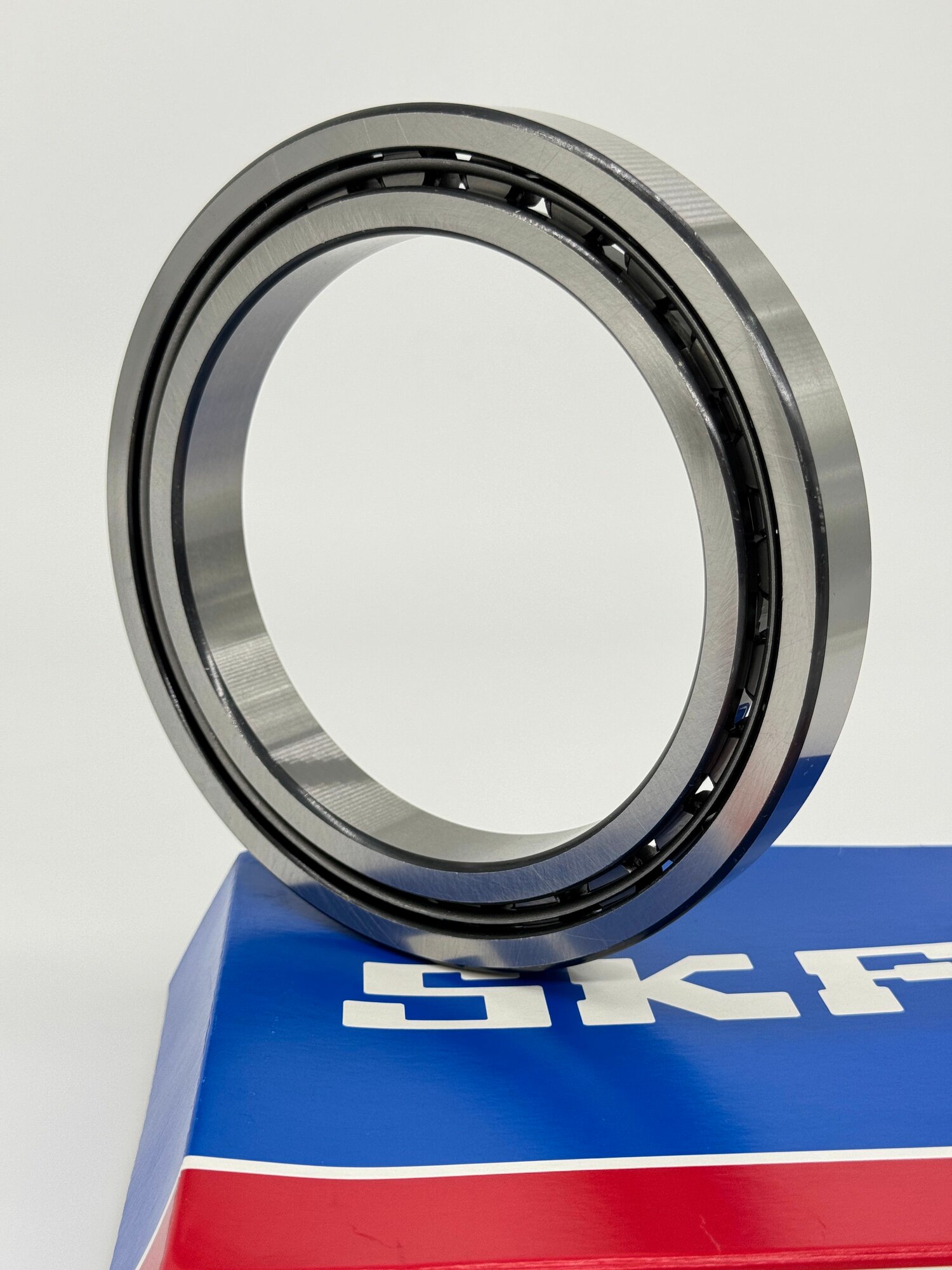 Подшипник SKF 1042924KM (120х165х22) редуктора моста КАМАЗ-6520, 6460, 6522 среднего