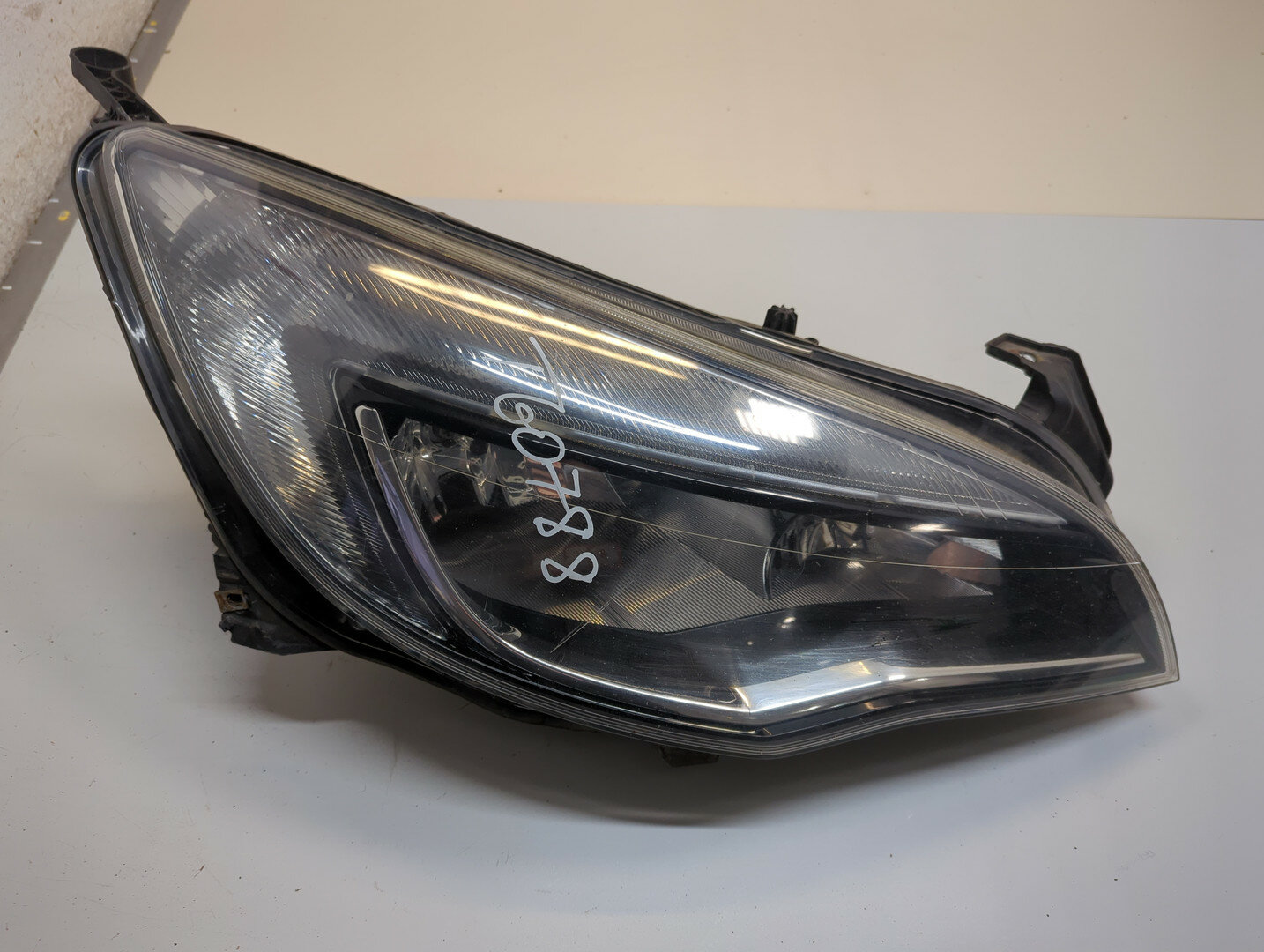 Фара (передняя) правая Opel Astra J Б/У