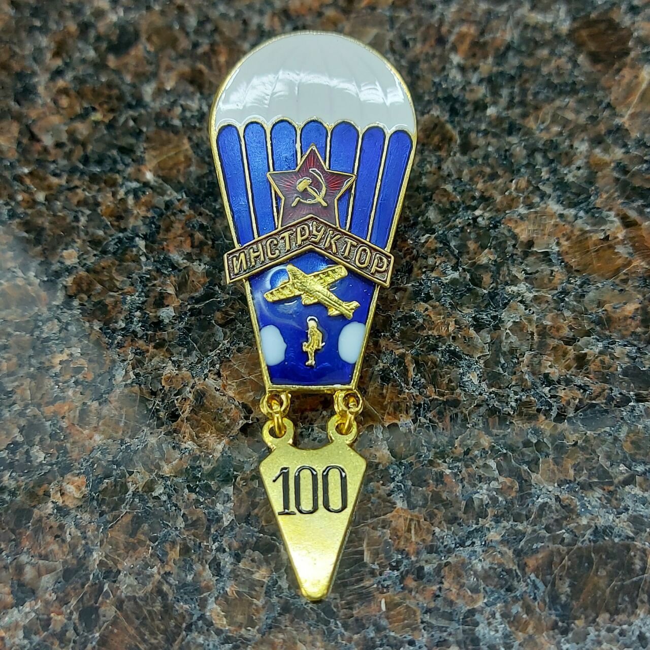 Знак нагрудный парашютист инструктор / 100