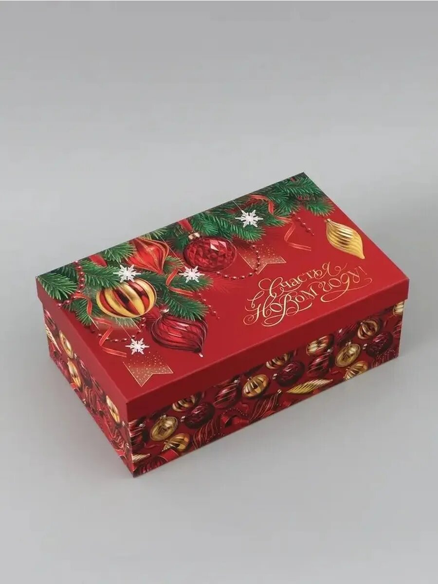 Подарочная новогодняя коробка с елочными игрушками