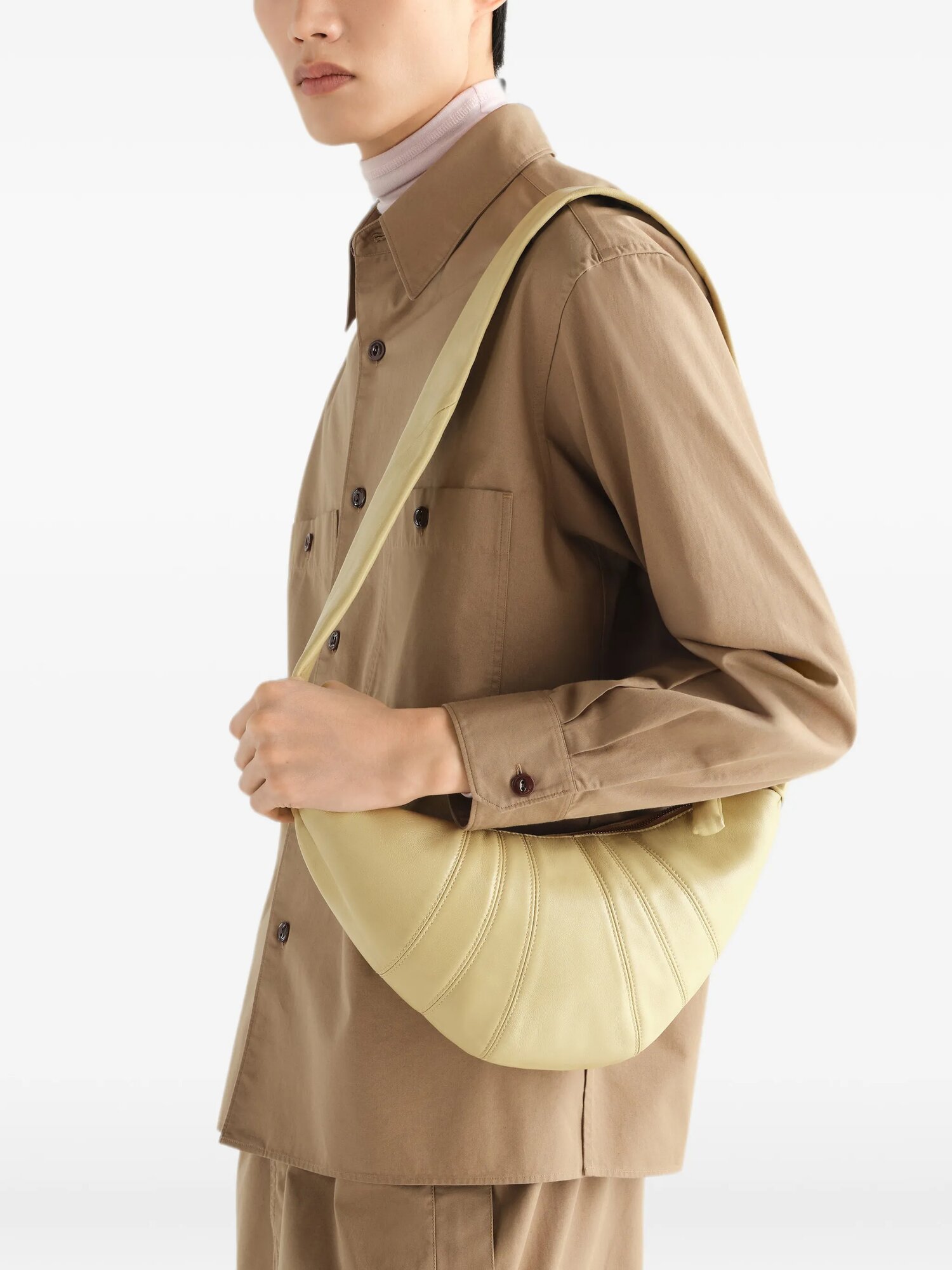 Сумка LEMAIRE Small Croissant bag in leather, разноцветный — фото 1