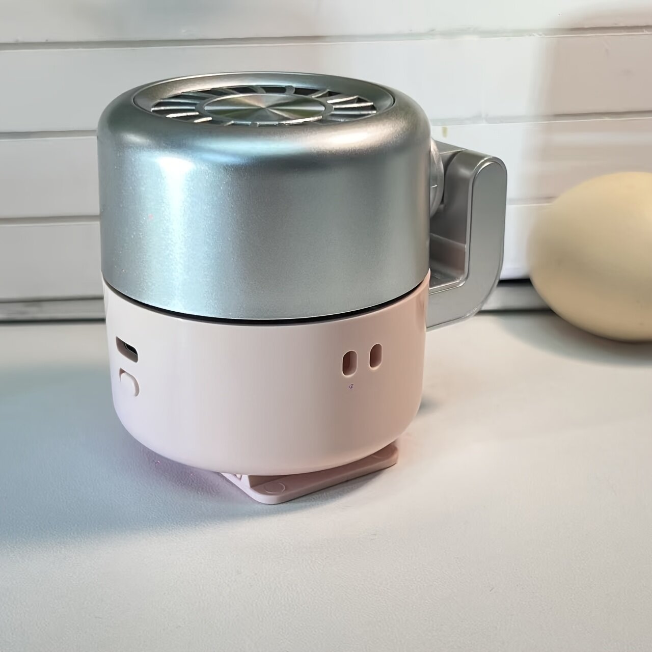 Портативный мини-вентилятор 2-в-1 с HD-зеркалом, USB-перезаряжаемый, 4 скорости, цифровой дисплей, тихий, с клипсой и шнурком, розовый