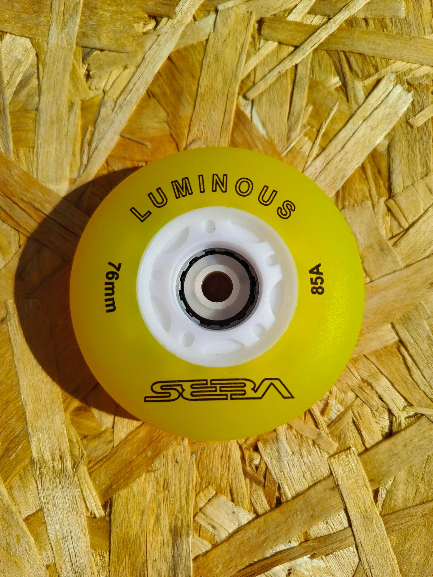 8 Колес для роликов Seba Luminous 76мм 85а жесткость. Светящиеся желтым с магнитными втулками.