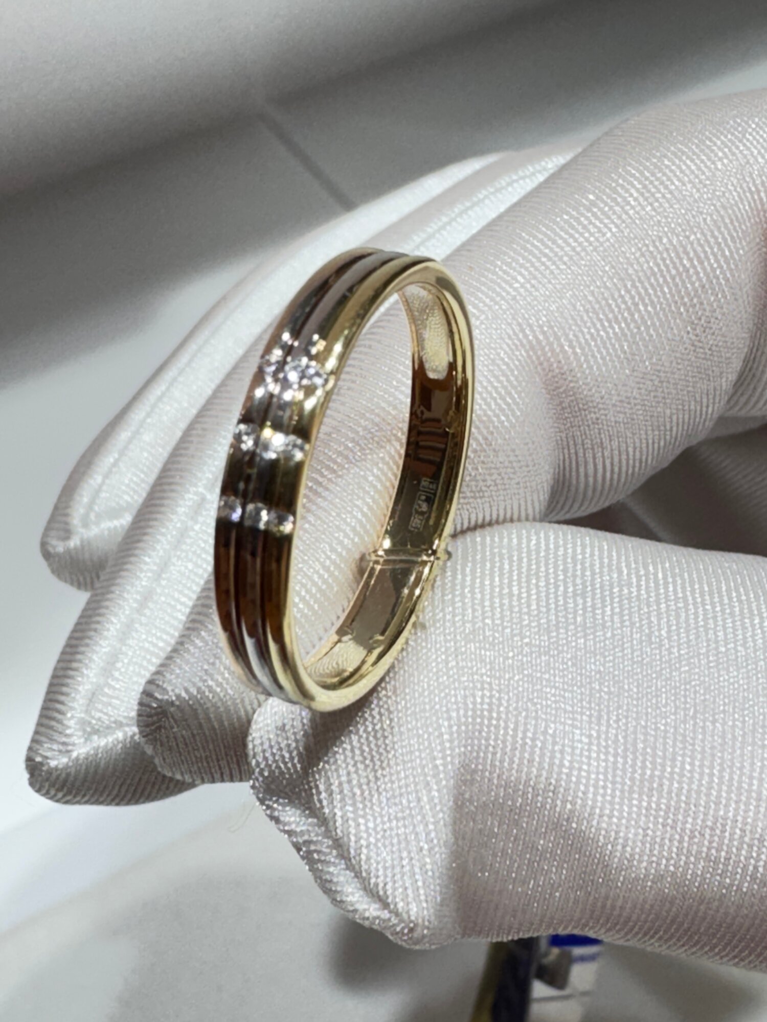 Кольцо обручальное AQUAMARINE, красное золото, 585 проба, родирование, фианит, ширина 4 мм, бесцветный — фото 1