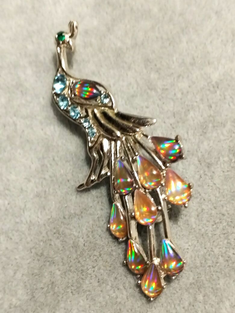 Брошь, стразы