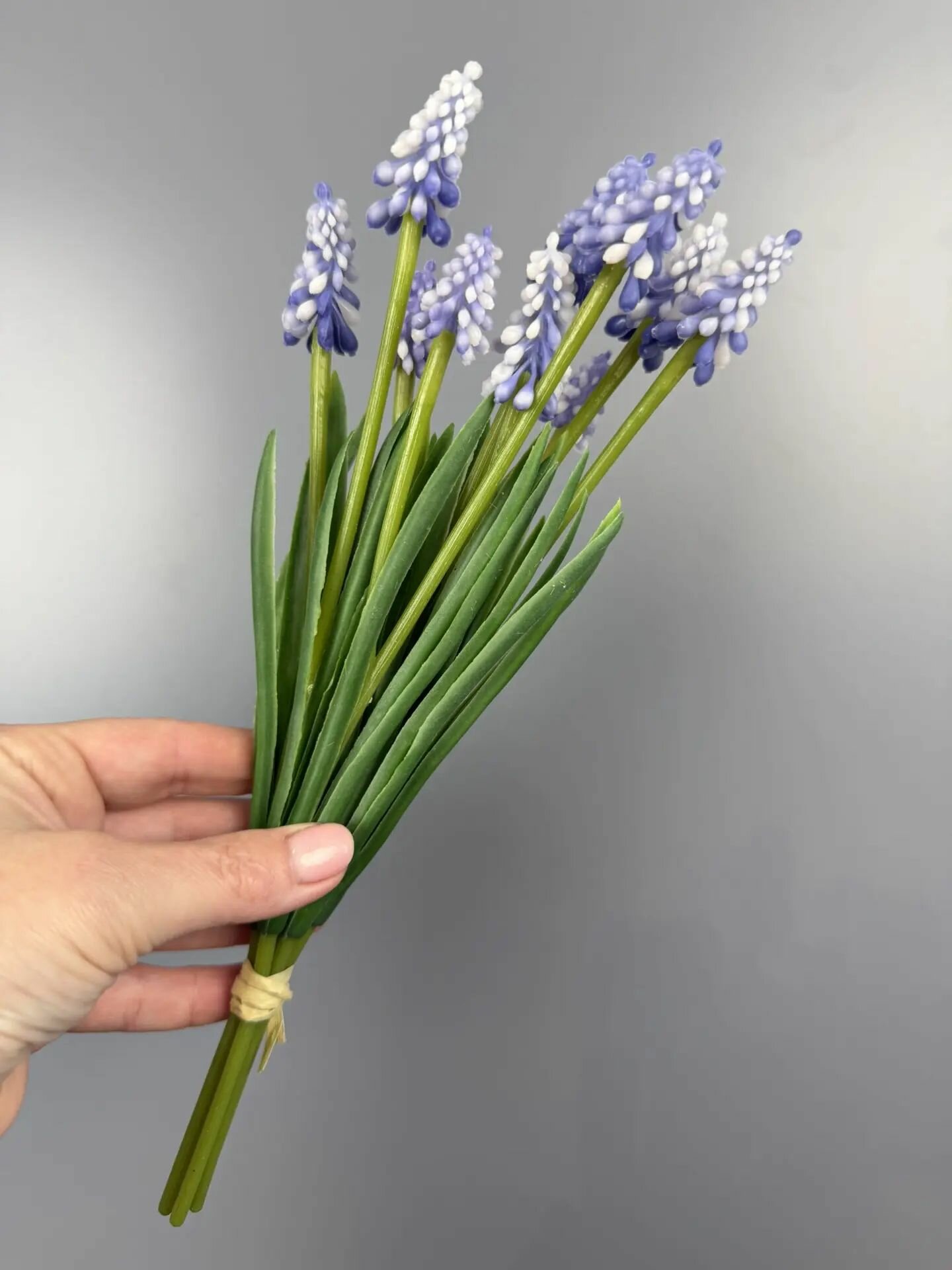 Искусственные цветы для декора весенний букет Мускари из силикона сиреневый 28см