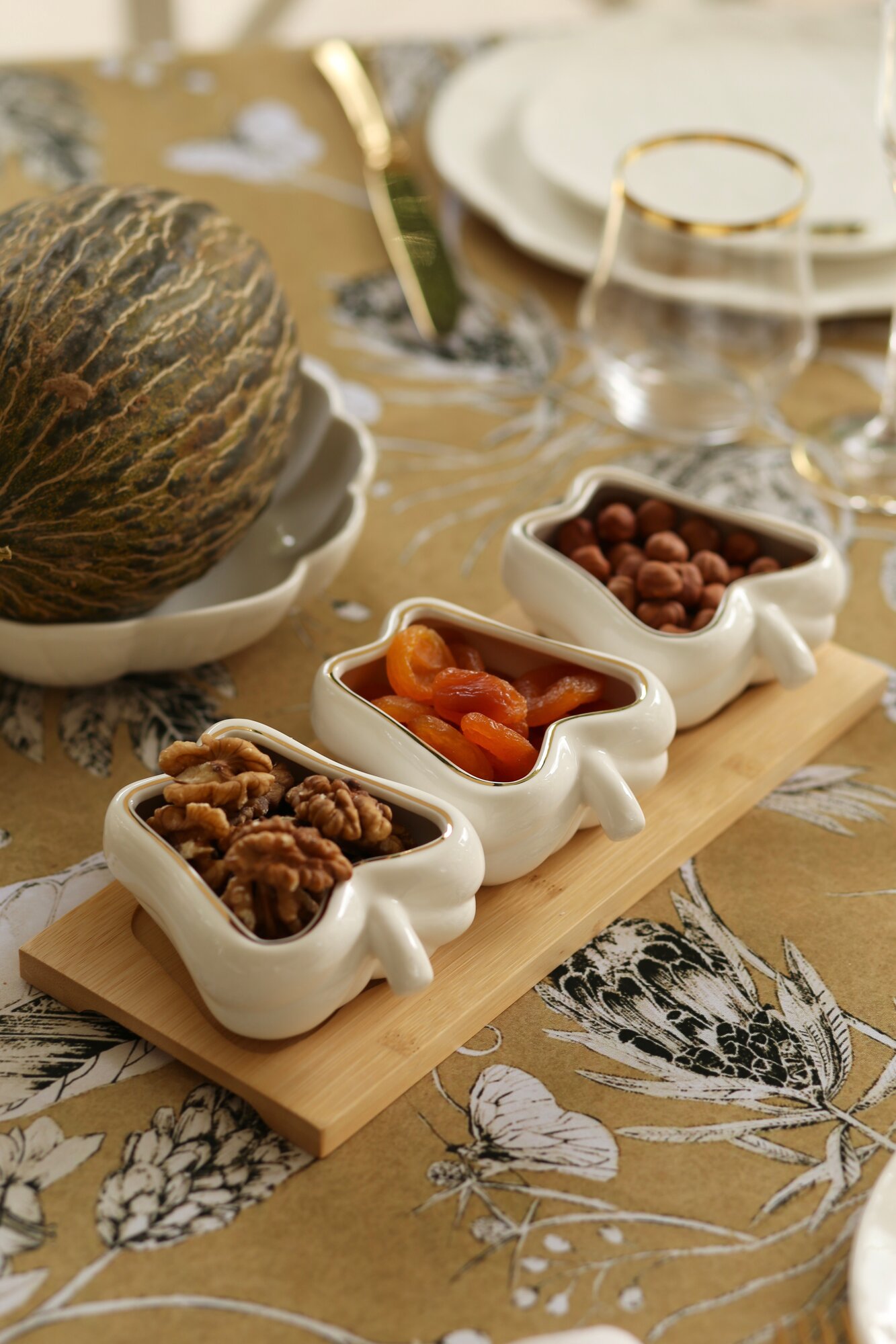 Менажница "Harvest Collection", фарфор, 3 чаши, золотой ободок, бамбуковый поднос