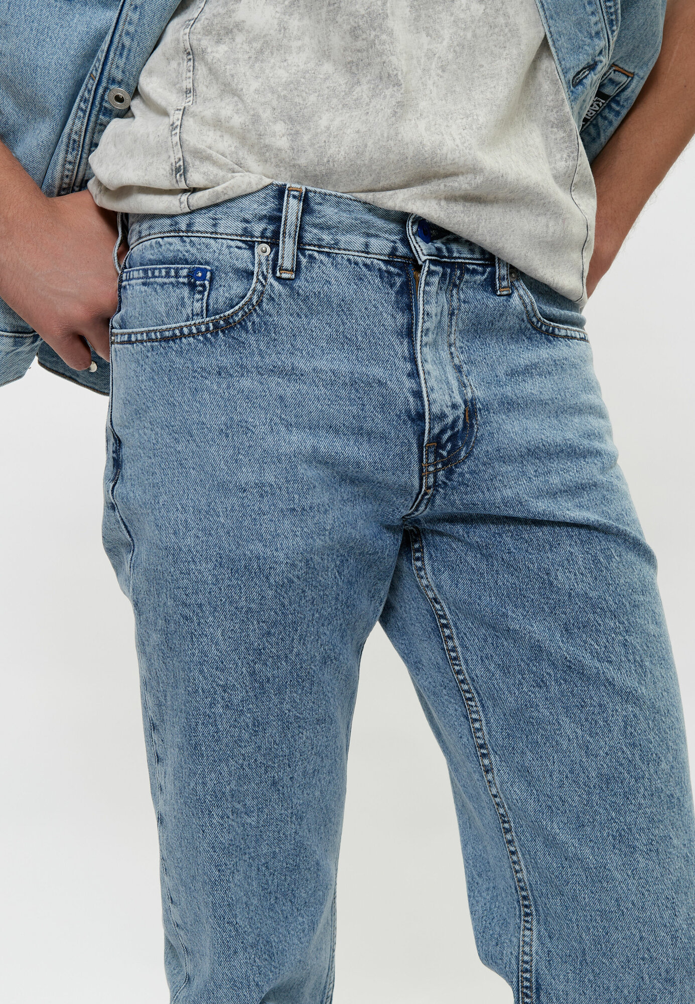 Джинсы классические KARL LAGERFELD JEANS, размер 33/32, голубой — фото 1