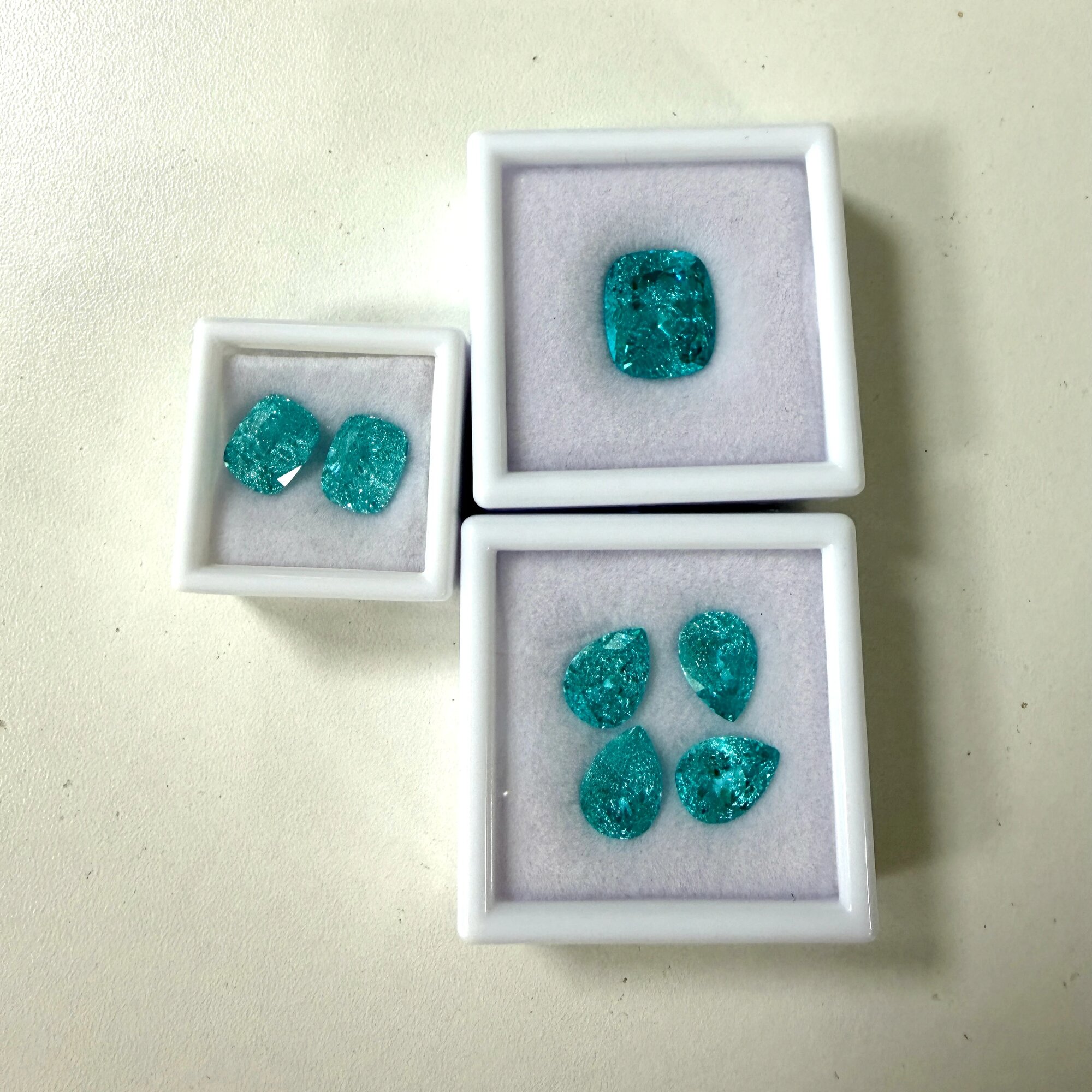Лабораторный камень Параиба Cushion cut 14x12