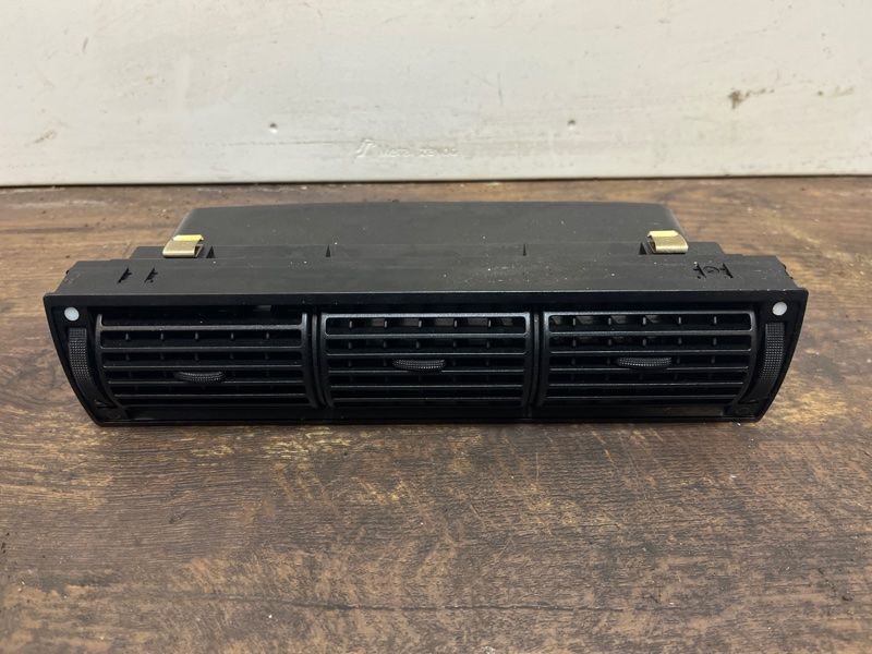 Дефлектор воздушный Audi a6 C4 4a1820951 Б/У с пробегом