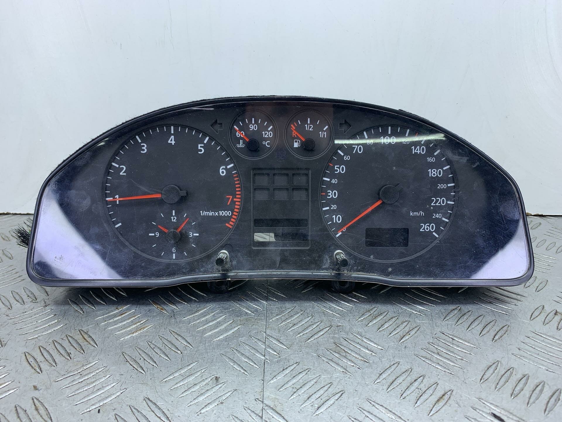 Панель приборов (щиток) Audi A4 B5 (1994 - 1999) 8D0919860G