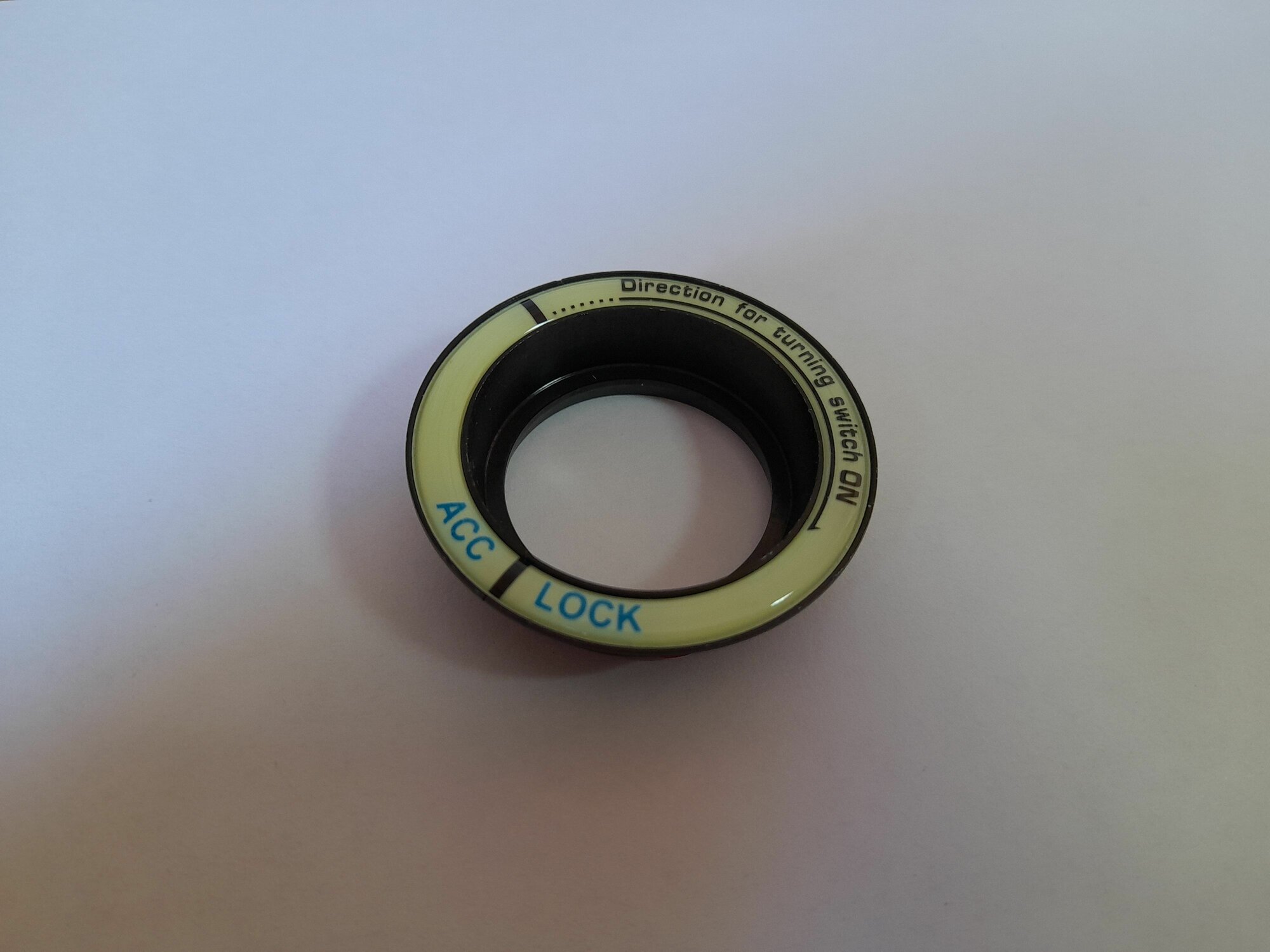 Кольцо замка зажигания декоративное с фосфорной подсветкой черное на Форд Фокус 2 (2005-2011 г. в.), Фокус 3, Фокус 3 рестайлинг, Мондео 4, Фьюжн, Куга 1