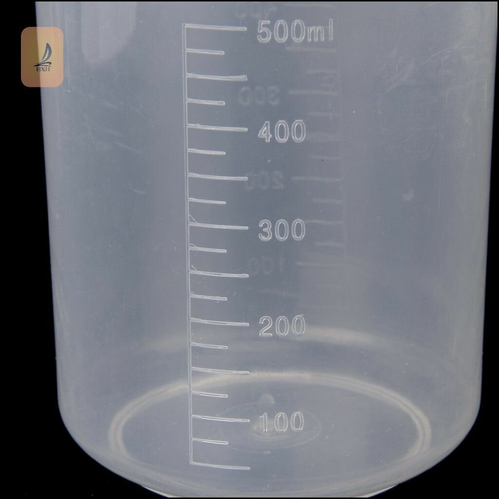 Мерный стакан с градуировкой объемом 500 мл, прозрачный.