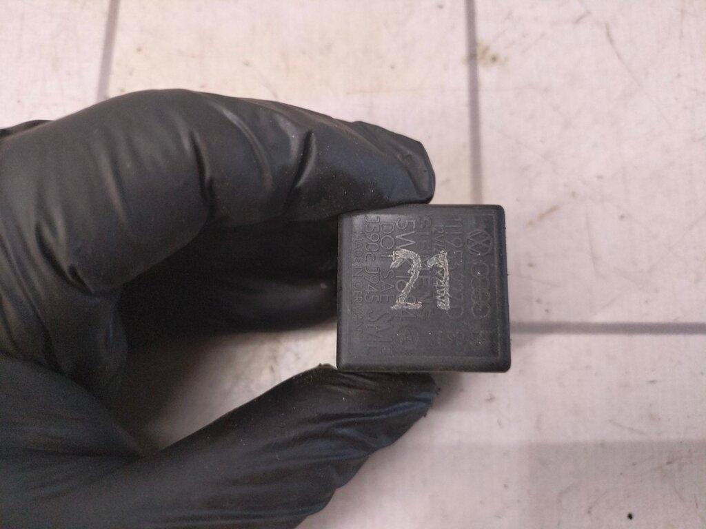 Реле поворотов VW Golf 2 Jetta 2 83-92