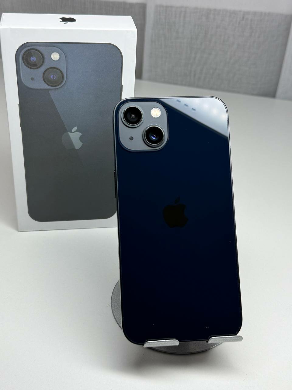 Б/У Смартфон Apple iPhone 13 256 ГБ, черный, экран 6,1"