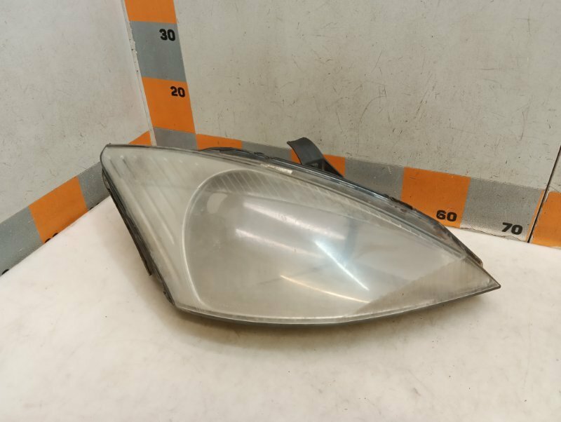 Б/У Крепления сломаны, америка, оригинал Фара правая Ford Focus 1999 1 379423 FORD арт. 3S4Z13008CC