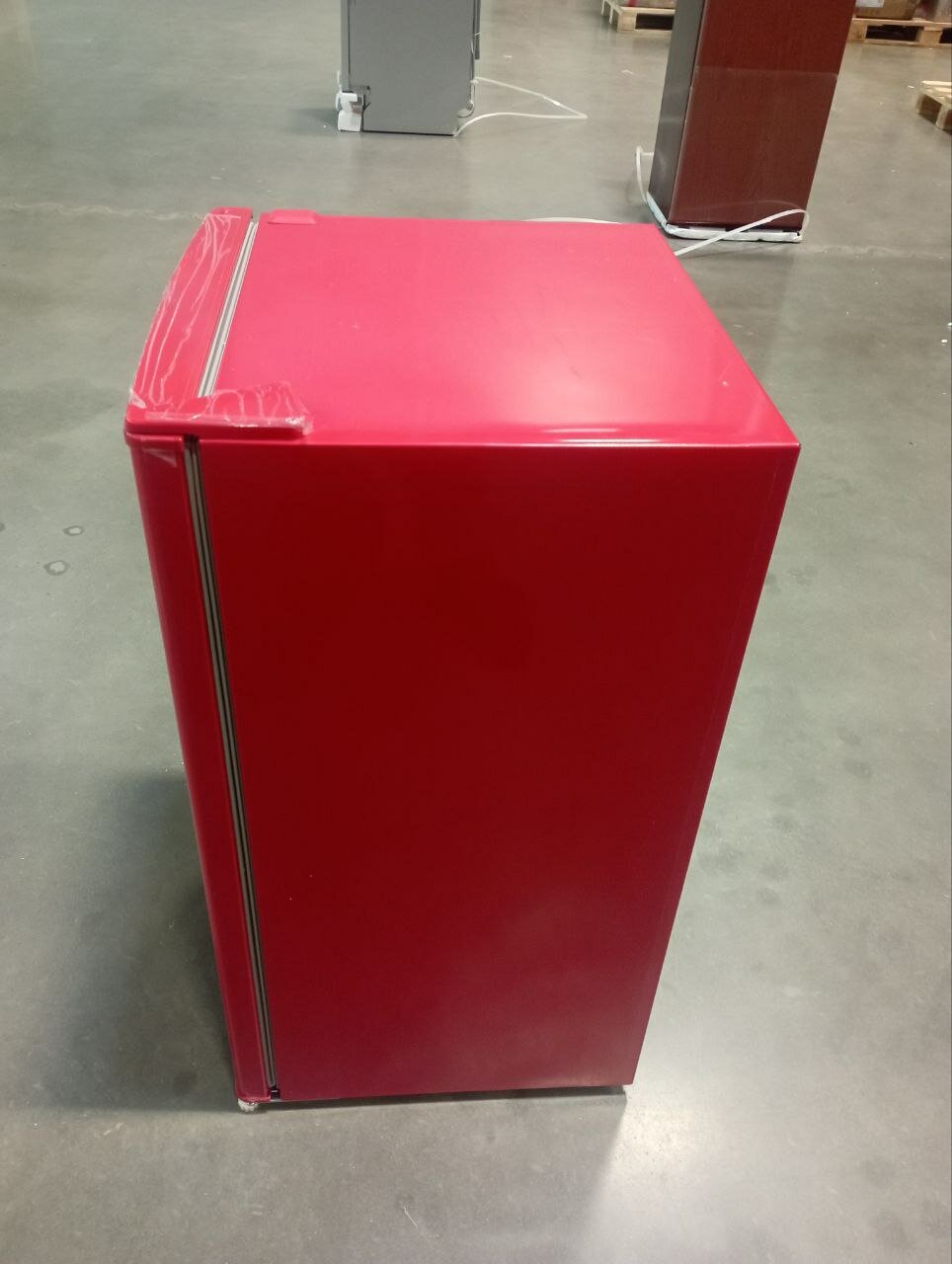 Холодильник MAUNFELD MFF83RR