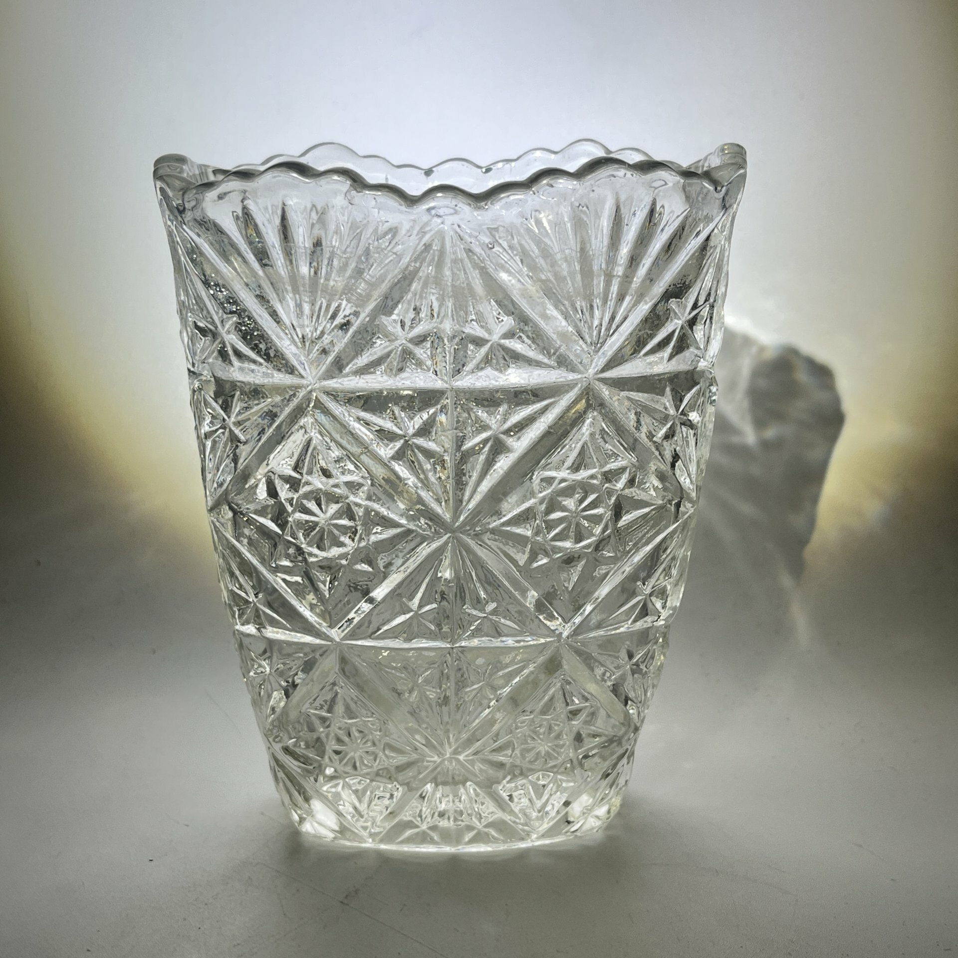 Вазочка с геометрическим декором, хрусталь, СССР, 1970-1990 гг.