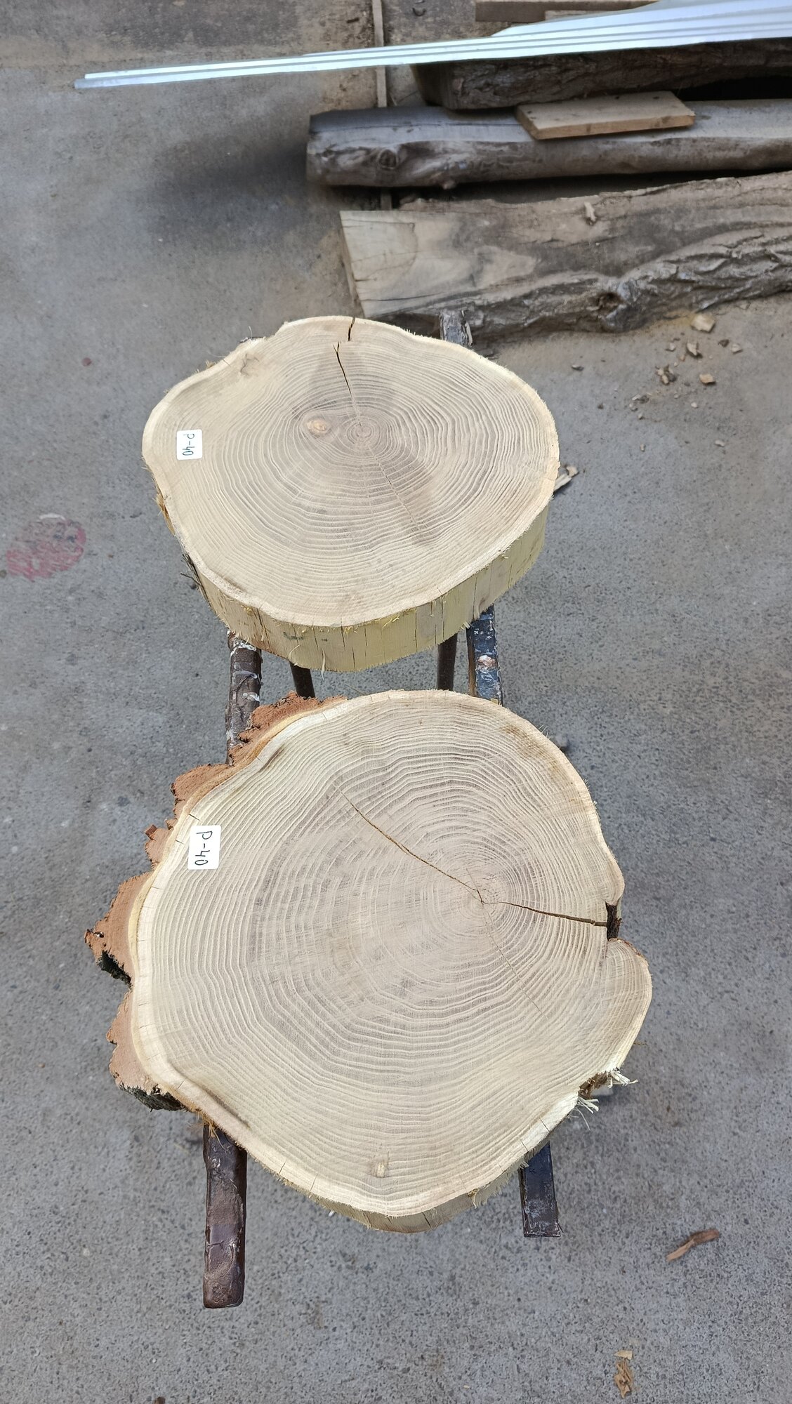 Спил из акации 32х30х5 см 31х30х5см(Р40) высушенный и не фрезерованный, не шлифованный