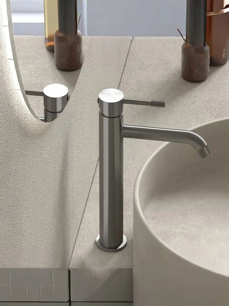 Смеситель для накладной раковины из латуни Vieir V402512-G графит