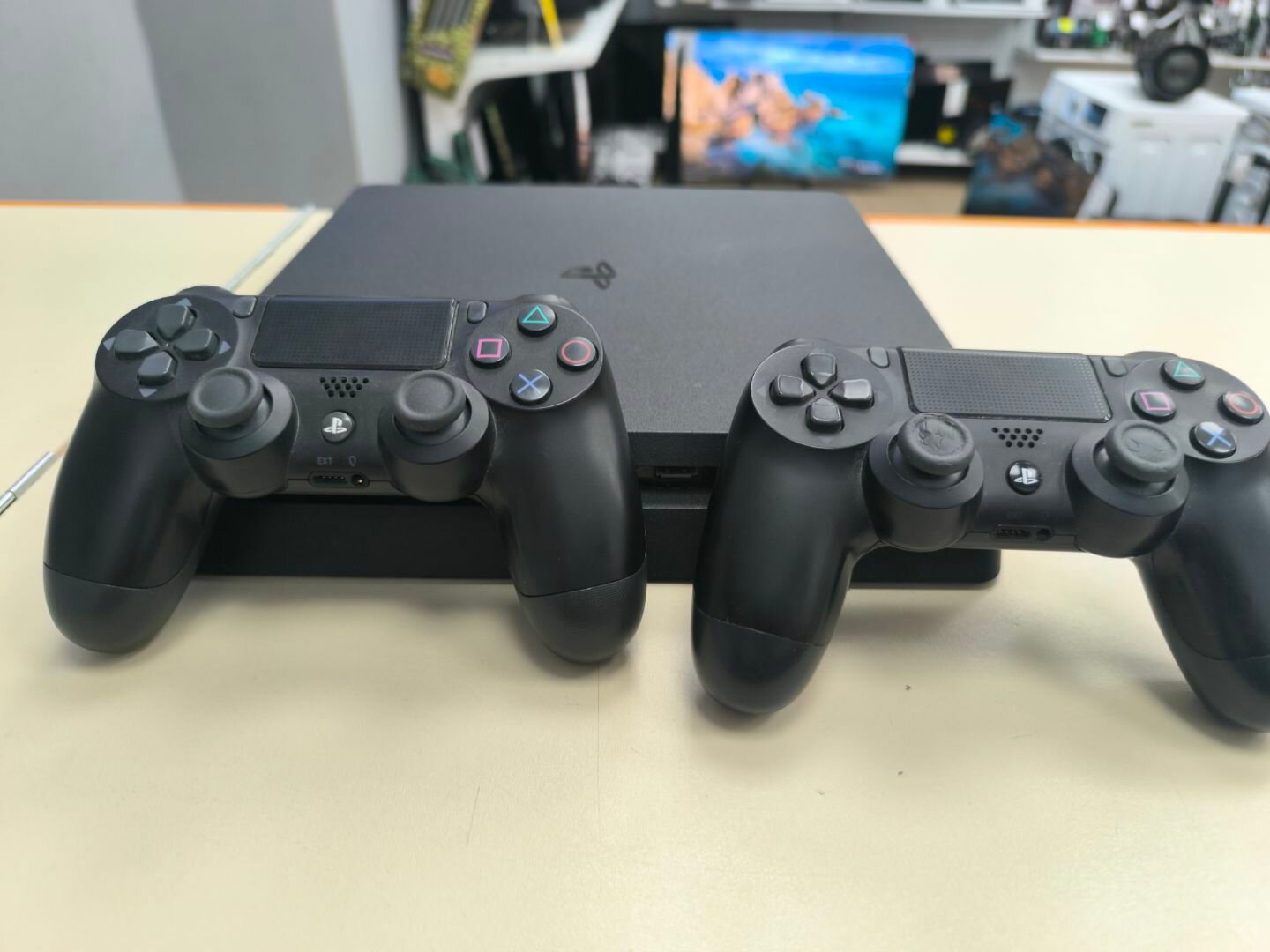 Игровая приставка PlayStation 4 Slim 1TB,Б/У, Уценка