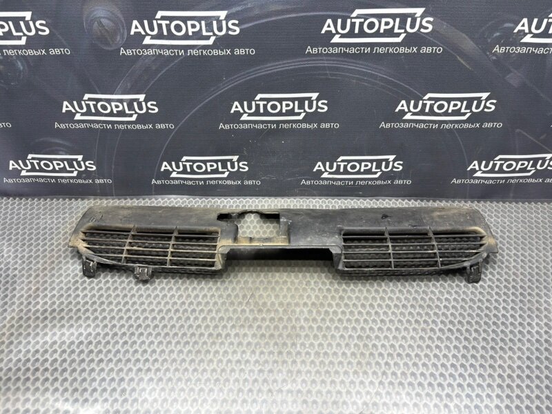 Решетка радиатора Peugeot 206 2001 (1.4 KFW) Б/У с пробегом Арт. 21996