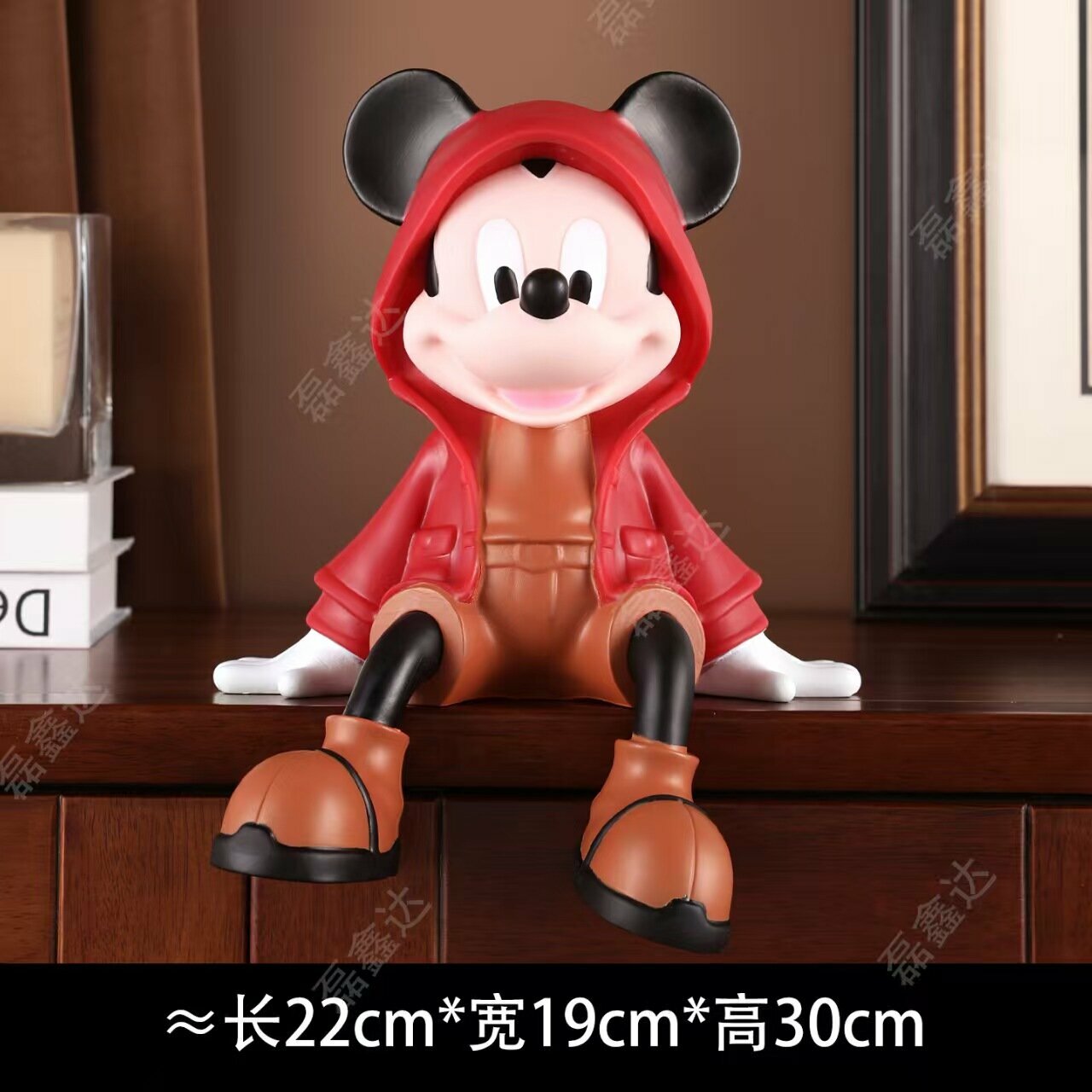 Фигурка сидящего Микки Мауса в плаще 30cm